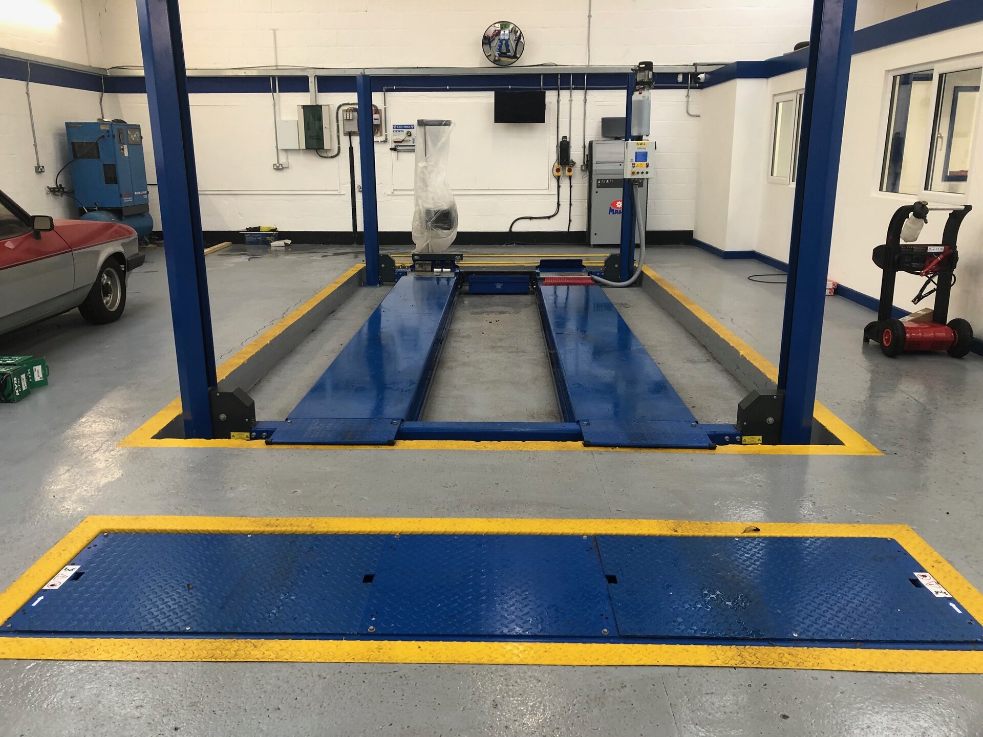 Online search prompts expanding MOT centre to invest in MAHA UK’s class ...